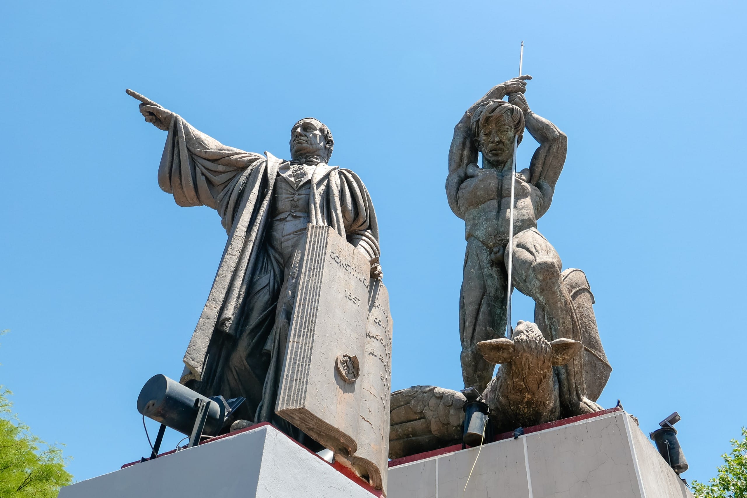 El 'Monumento a la razón', de Nogales, Sonora, es obra de un migrante ...